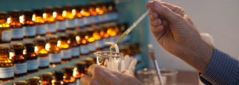 How Perfume Is Made? Discover the perfume creation process